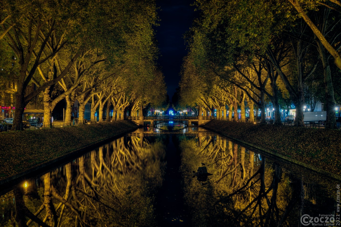 Spiegelung - OKTOBER 2021 - https://czoczo.de