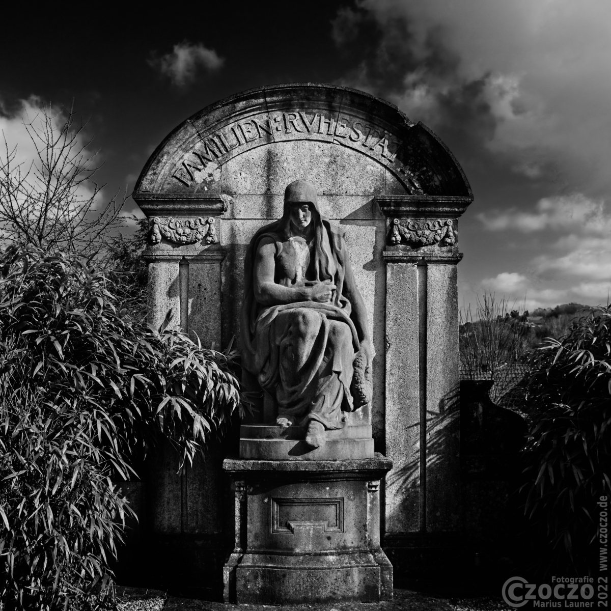 Black & White 2022 - APRIL - https://czoczo.de