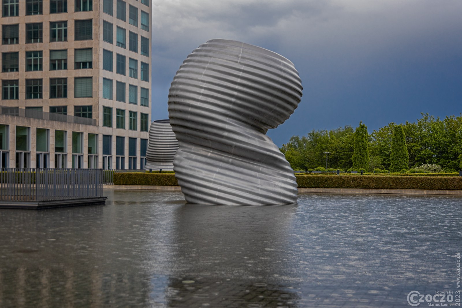 Barmenia Lüftungsschacht von Tony Cragg - https://czoczo.de