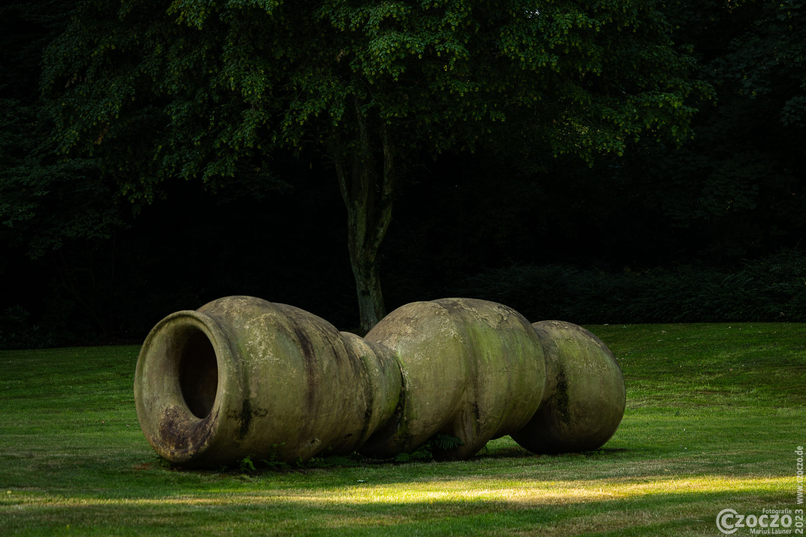 Tony Cragg bei Barmenia Park (1) - https://czoczo.de