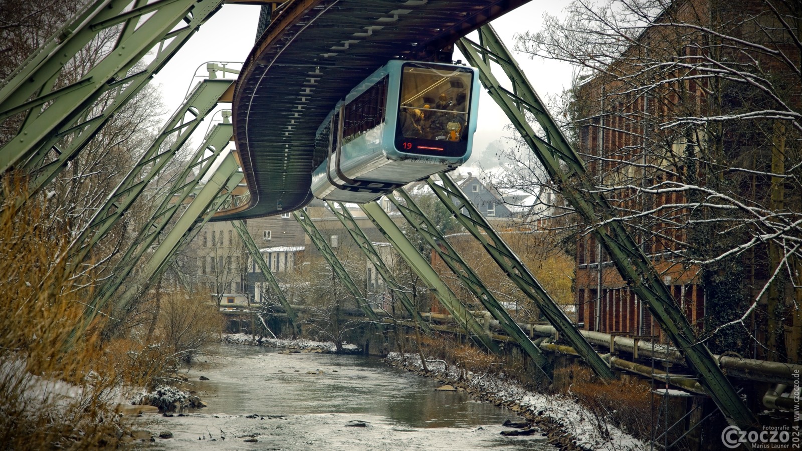 Entlang der Schwebebahn - https://czoczo.de