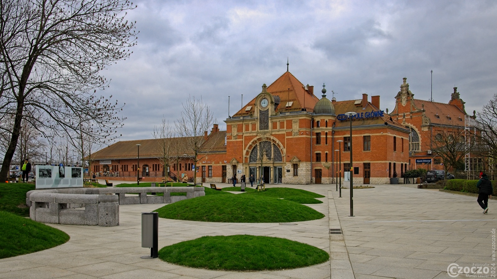 Oppelner Bahnhof - https://czoczo.de